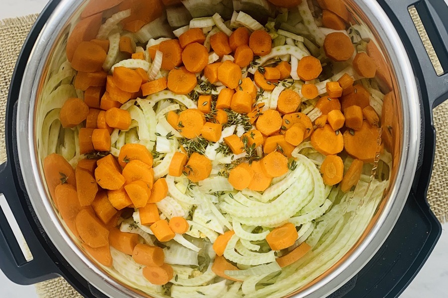 Easy Red Pepper Tomato Soup (Dairy Free & Comforting!)